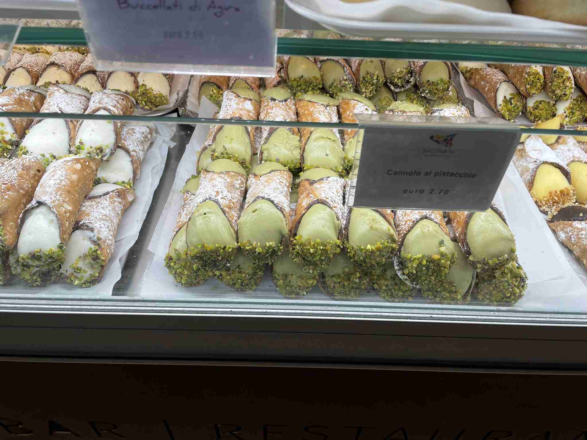 Cannoli – a szicíliai édesség, amiért érdemes repülőre ülni - Olasz utazás